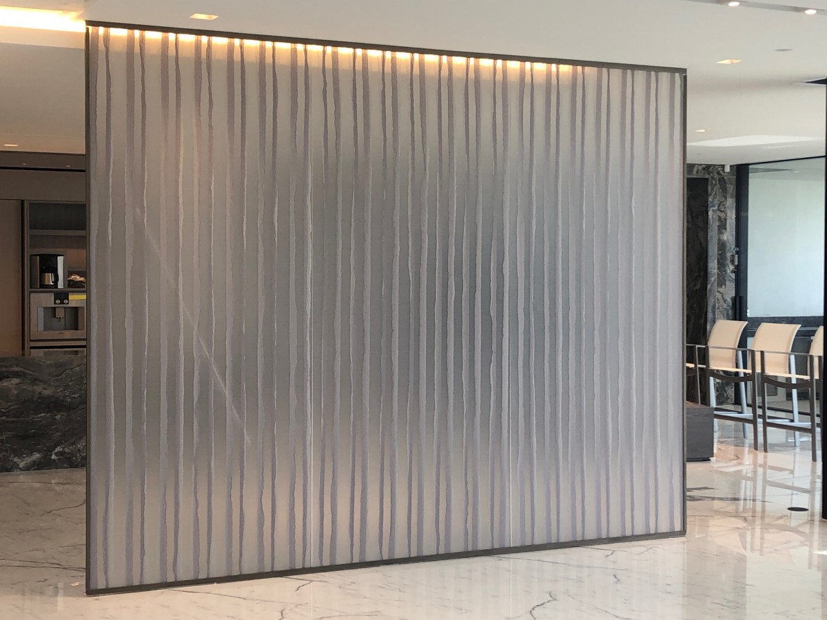 Resin-Art Floating Partition – Aresys